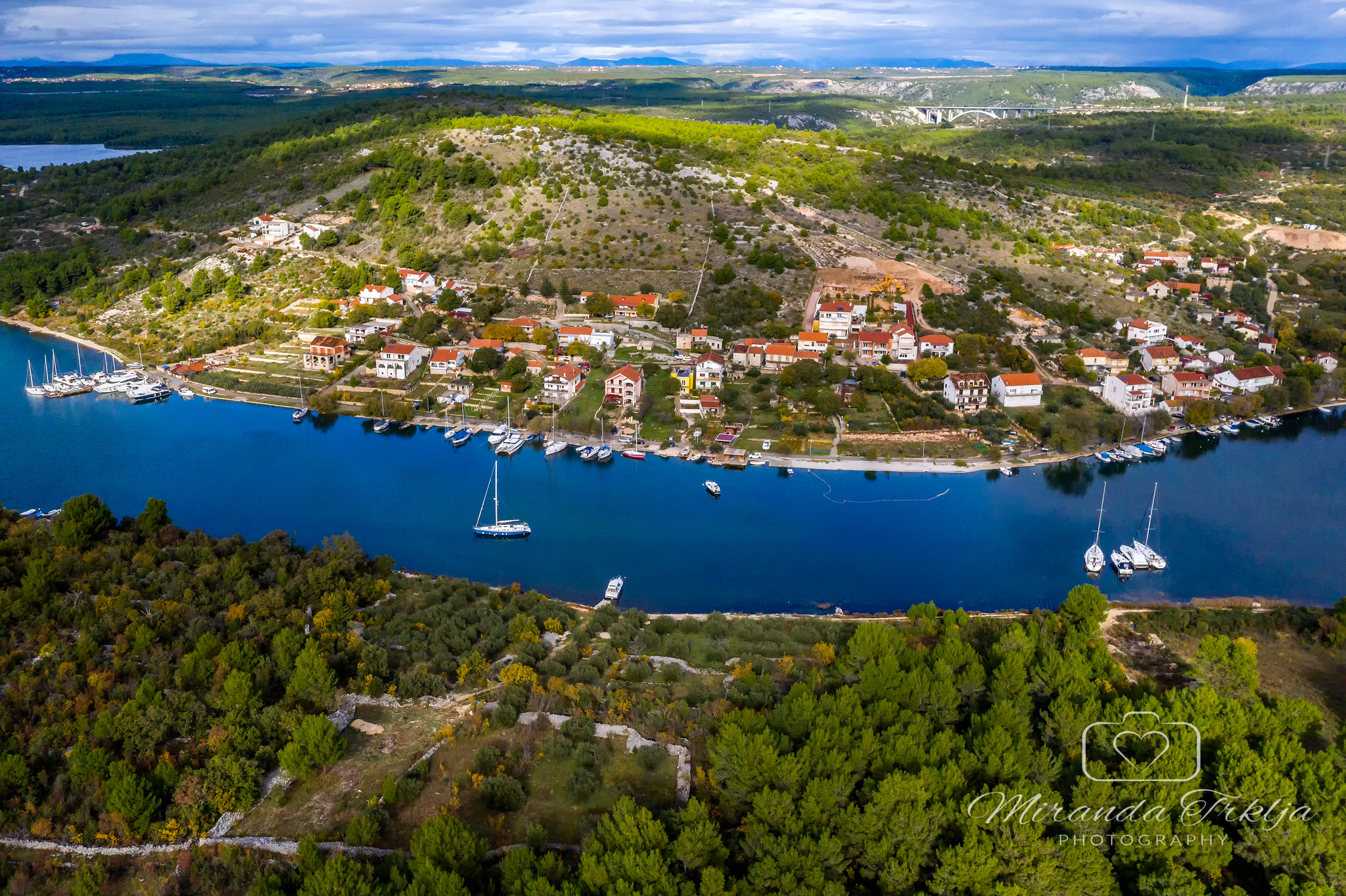 Bilice: pitoreskno mjesto u zagrljaju rijeke Krke i Jadrana